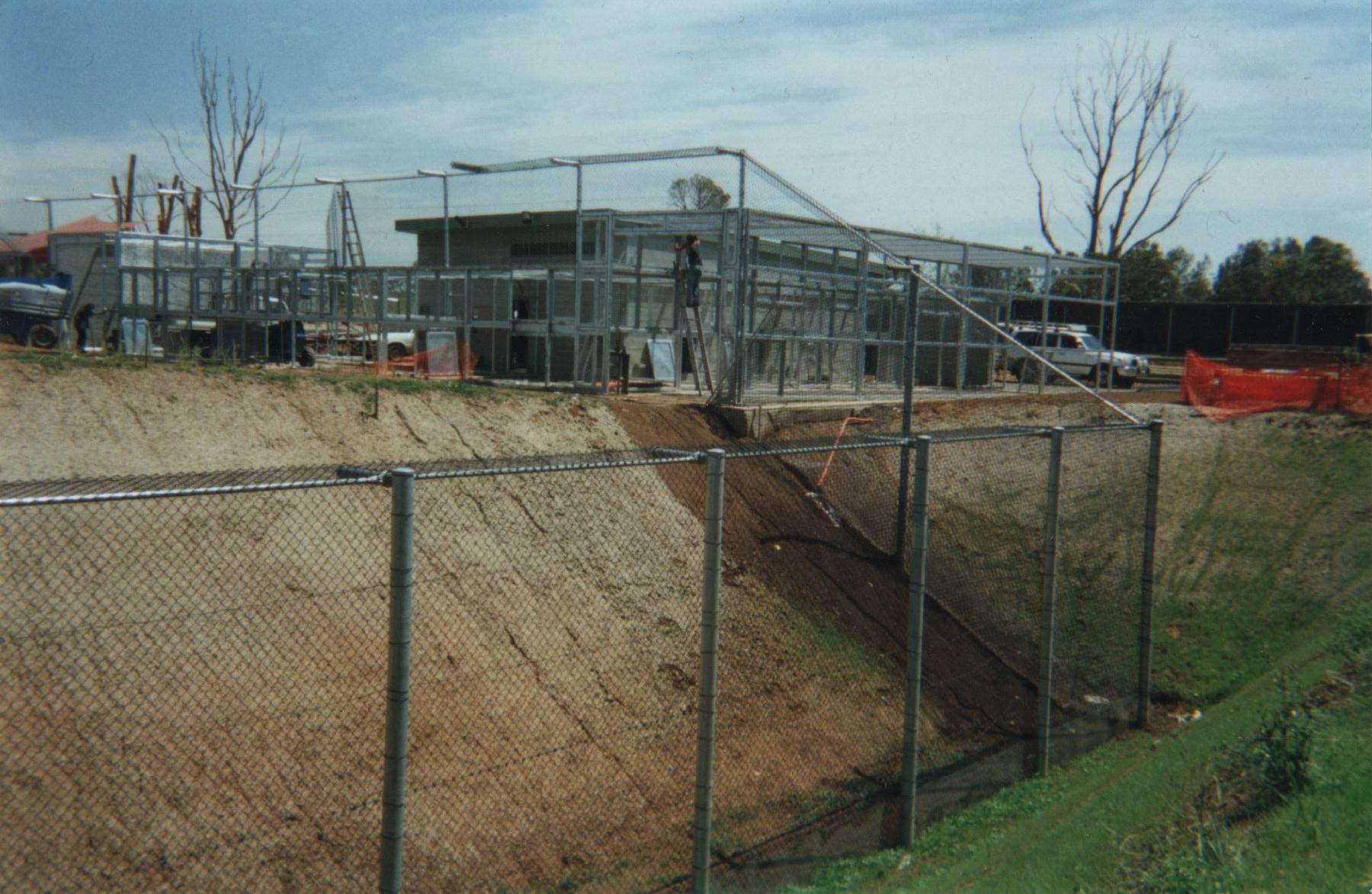 T-Top Chain Link Security Fences - Lee Group