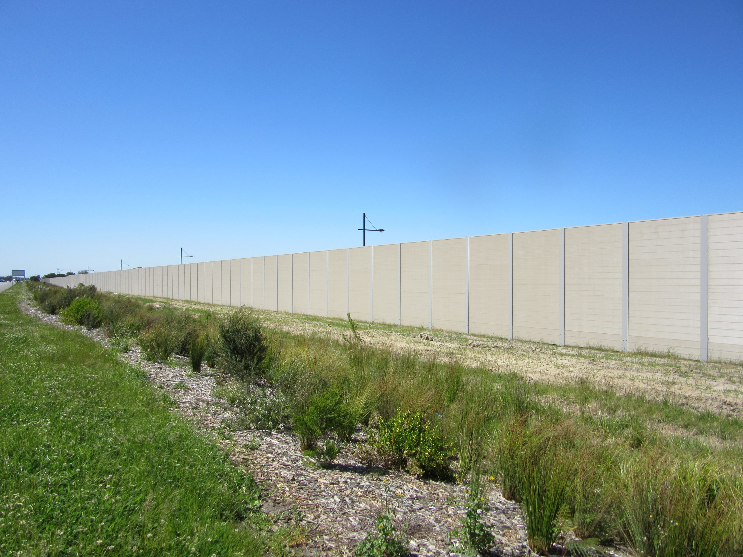 Acoustic Fencing - Perspex & Timber VicRoads Noise Wall | Lee Group