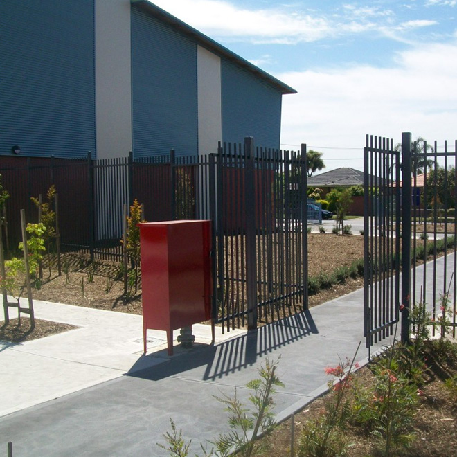 Square Top Tubular Fences - Lee Group